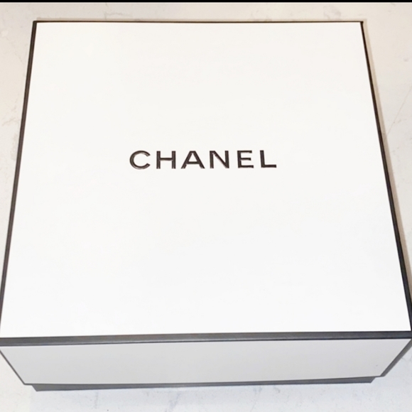 CHANEL | Makeup | Chanel New White And Black Keepsake Gift Box | Poshmark
